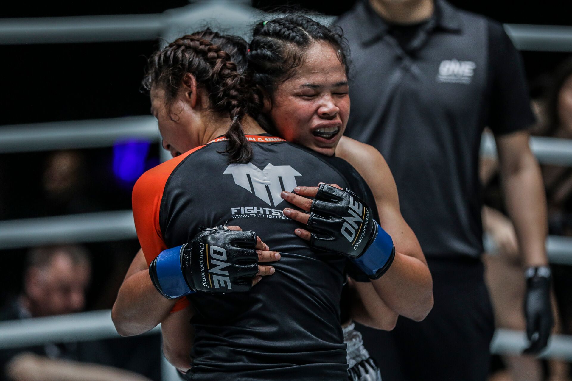 [PHOTOS] Thailand vs Cambodia: Rika Ishige, Nou Srey Pov fight at ‘ONE: Clash of Legends’ in ...