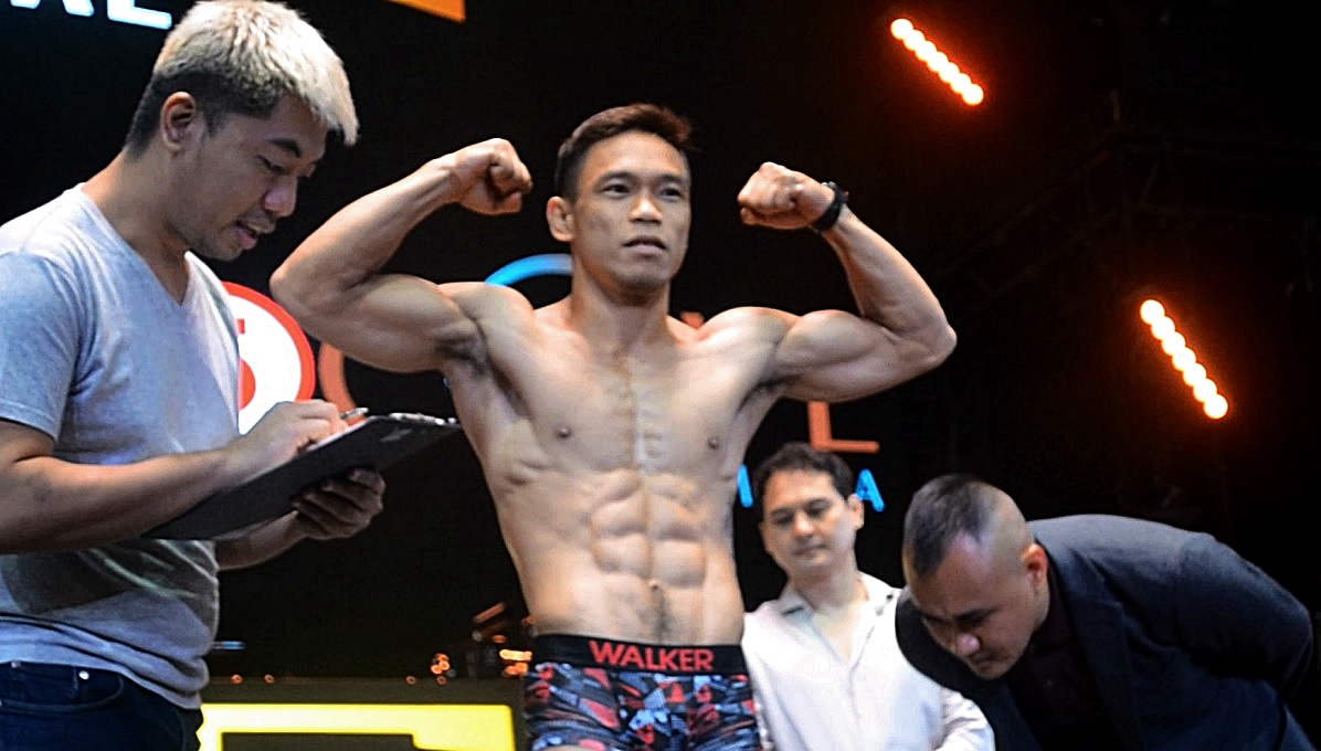 [PHOTOS] Adonis Sevilleno vs Mark Valerio at ‘URCC Global: Raw Fury’ at ...