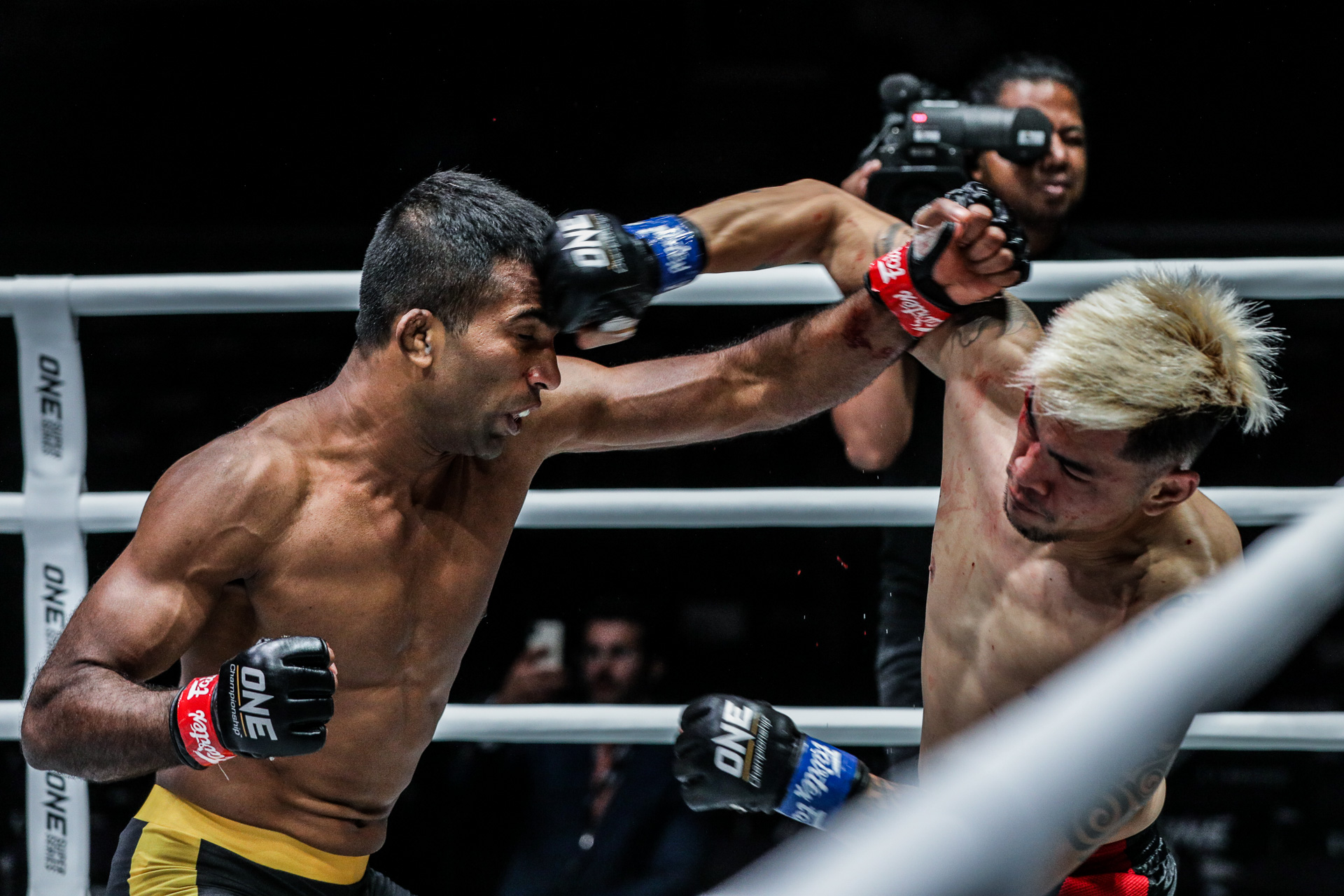 [PHOTOS] India vs Philippines: Rahul Raju, Richard Corminal fight at ...