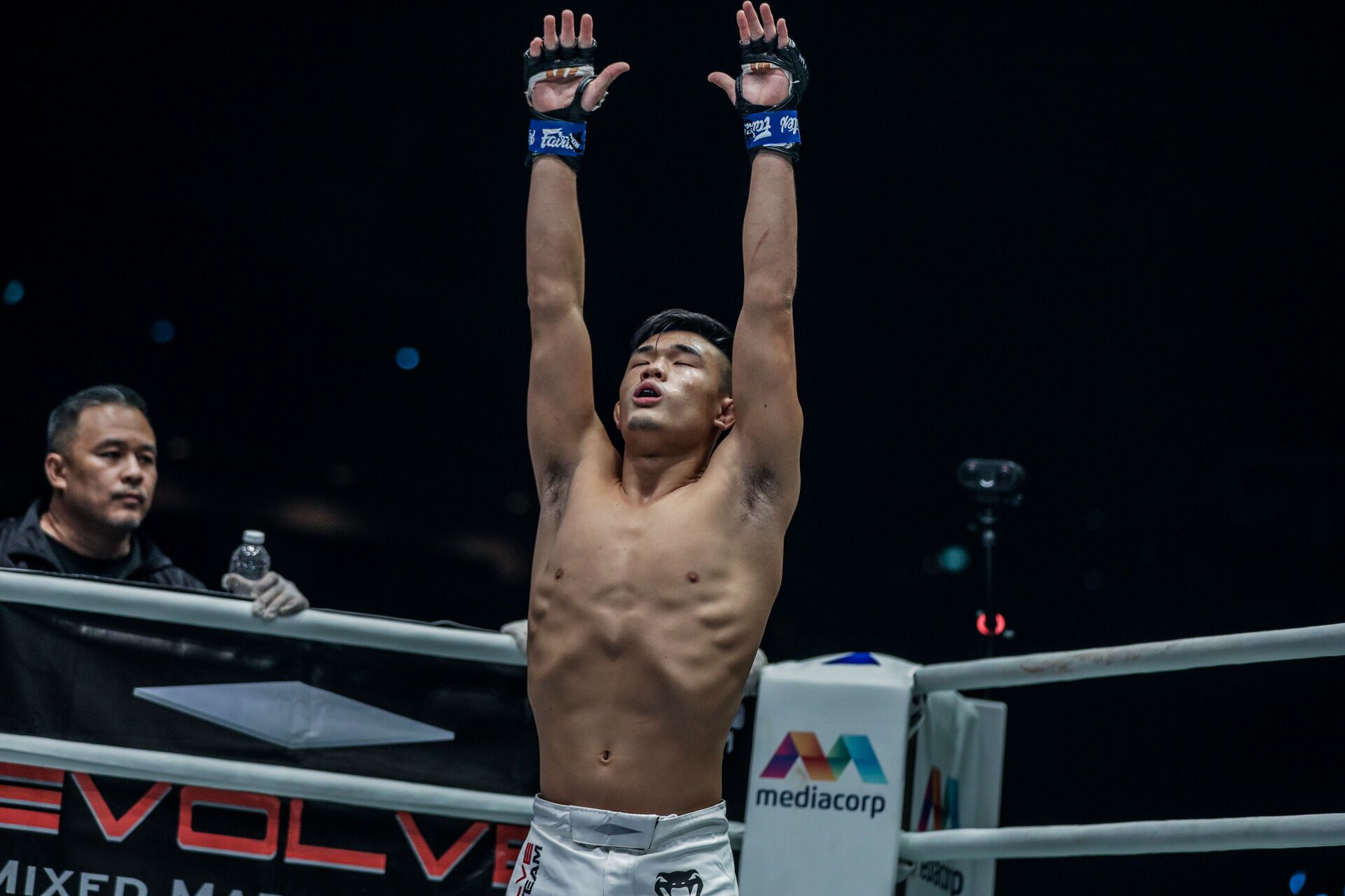 [PHOTOS] Japan vs Singapore: Shinya Aoki, Christian Lee fight at ‘ONE ...