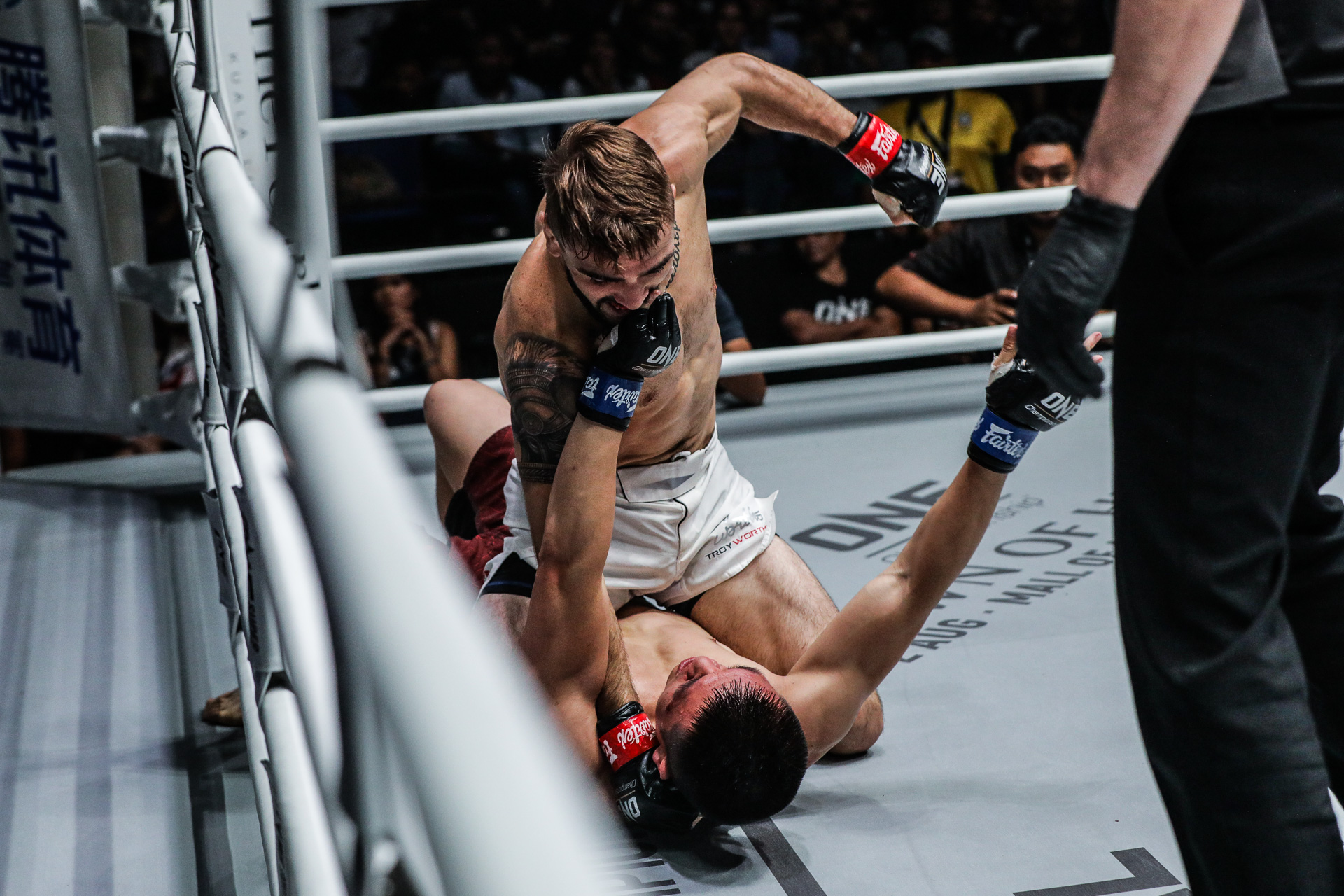 [PHOTOS] USA vs China: Troy Worthen, Chen Rui fight at ‘ONE: Masters of ...