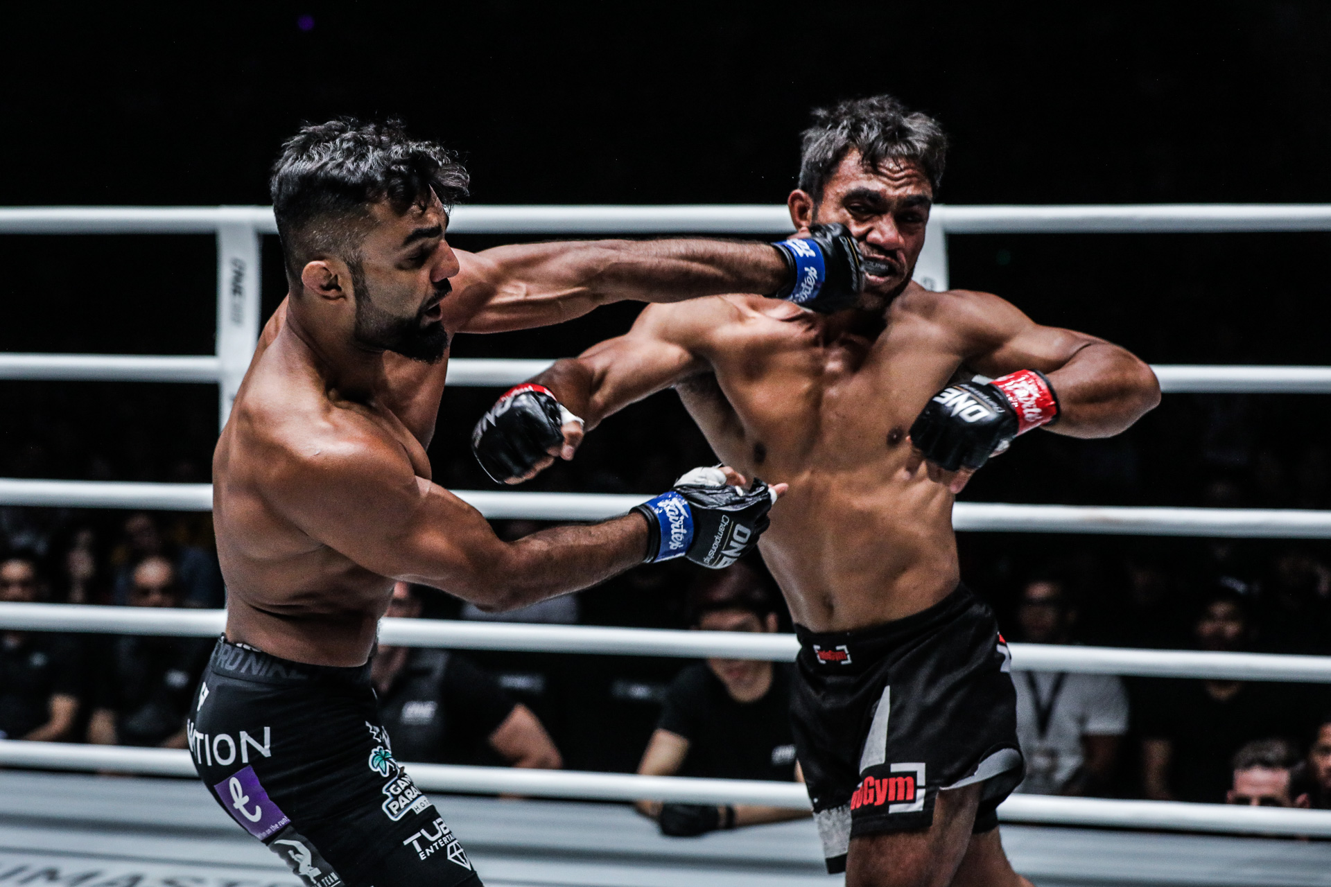 [PHOTOS] Indonesia vs India: Abro Fernandes, Gurdarshan Mangat fight at ...