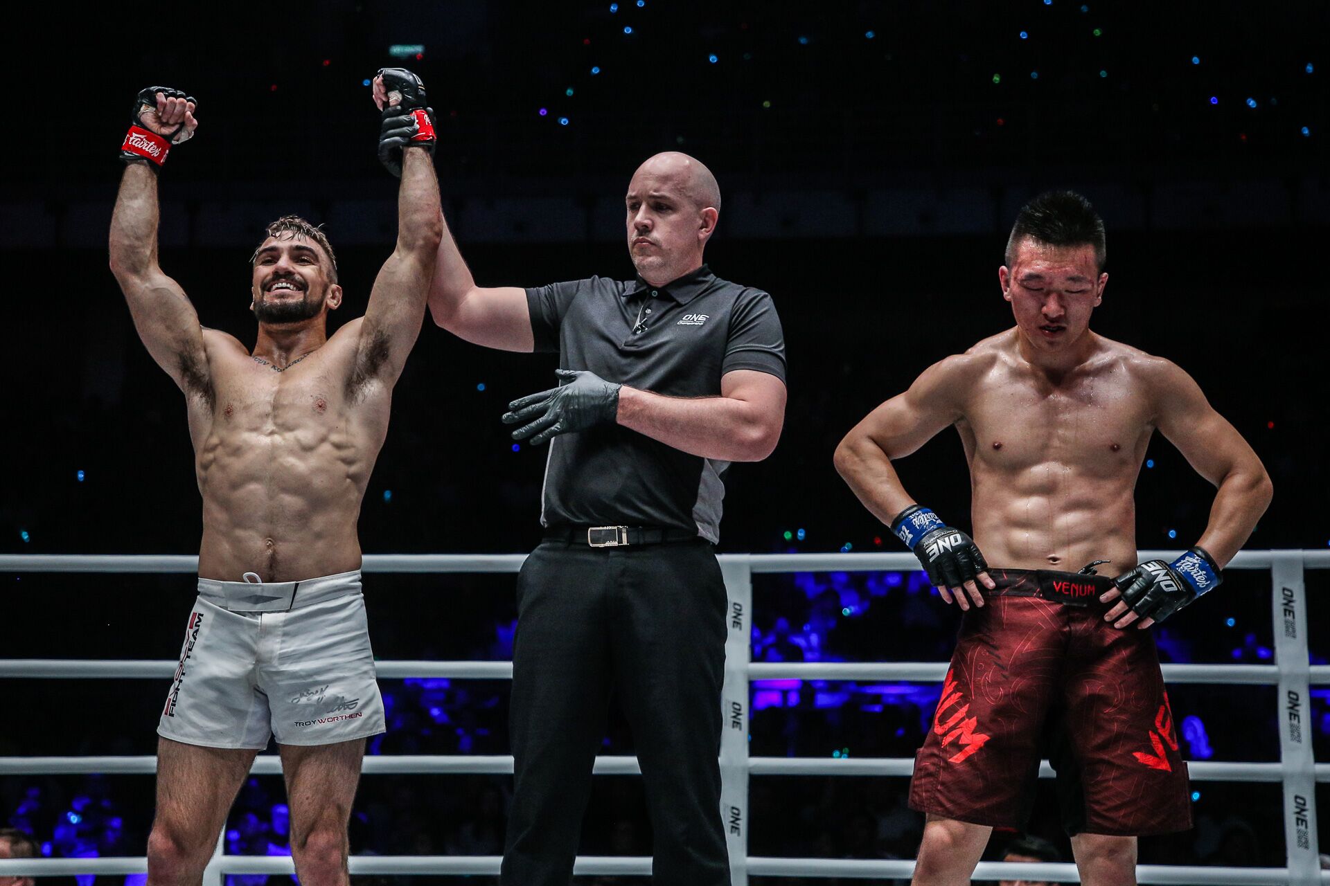 [PHOTOS] USA vs China: Troy Worthen, Chen Rui fight at ‘ONE: Masters of ...
