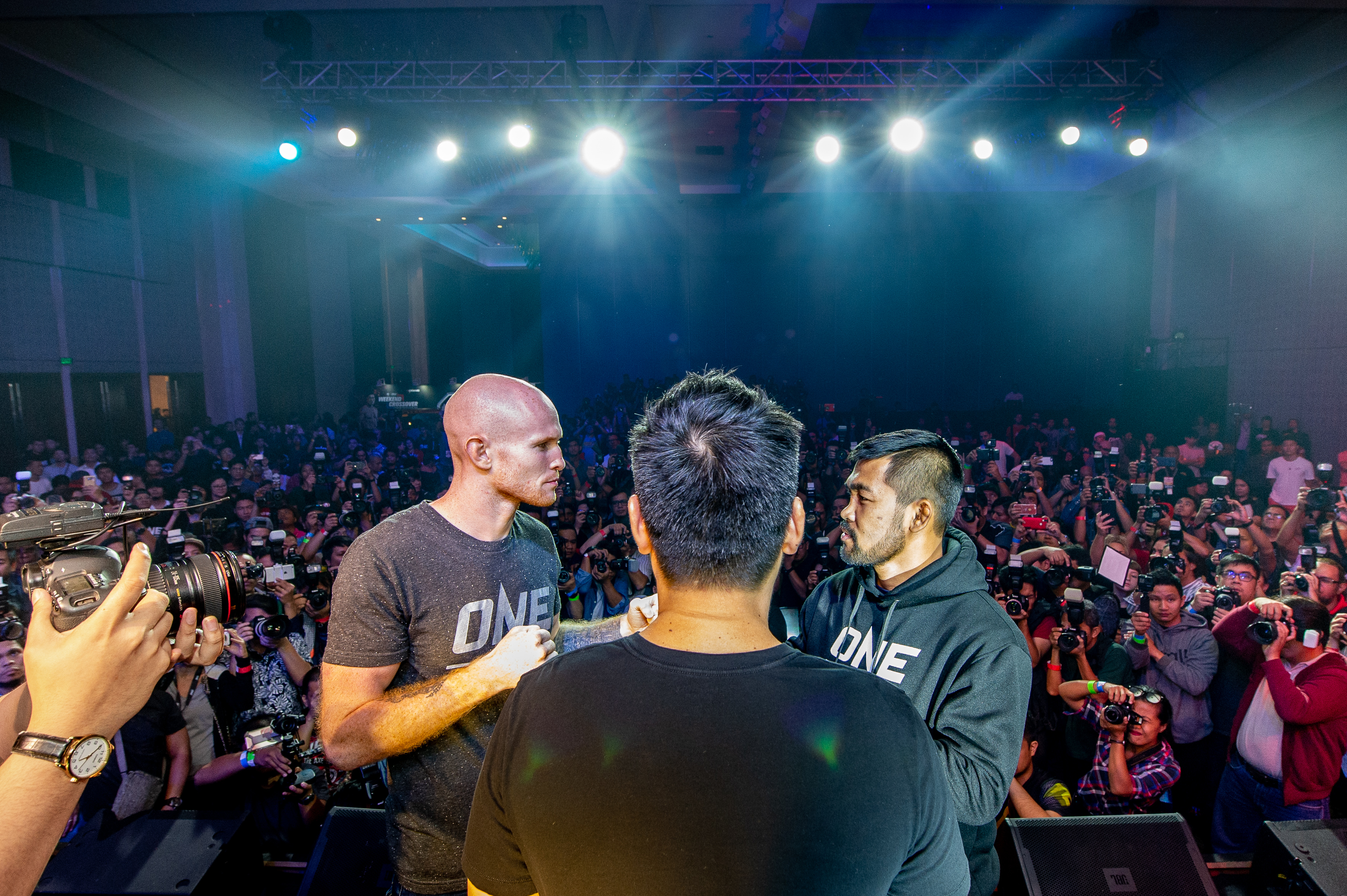 [PHOTOS] Thailand vs UK: Rodlek PK.Saenchaimuaythaigym, Andrew Miller ...