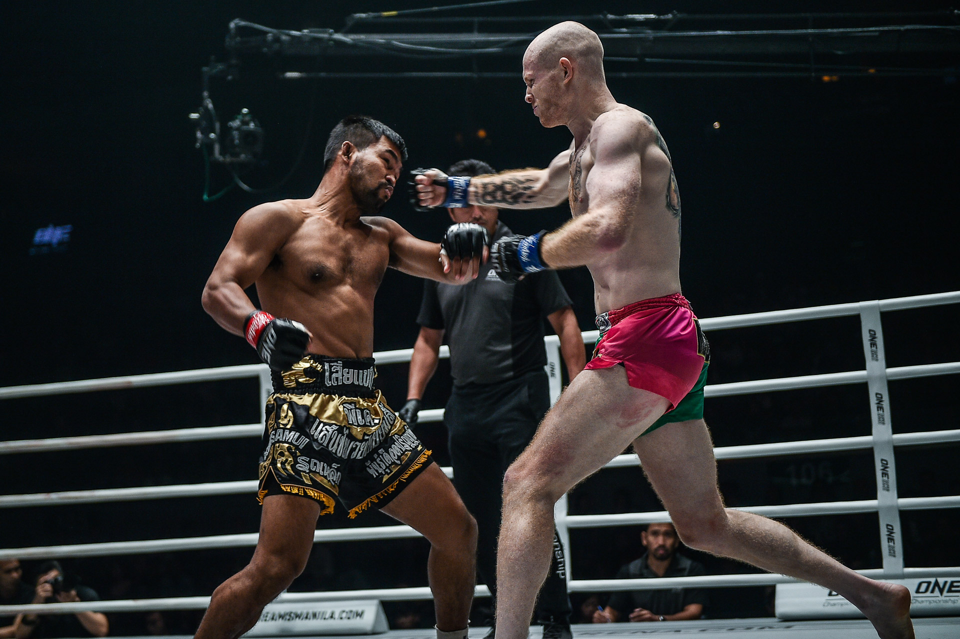 [PHOTOS] Thailand vs UK: Rodlek PK.Saenchaimuaythaigym, Andrew Miller ...