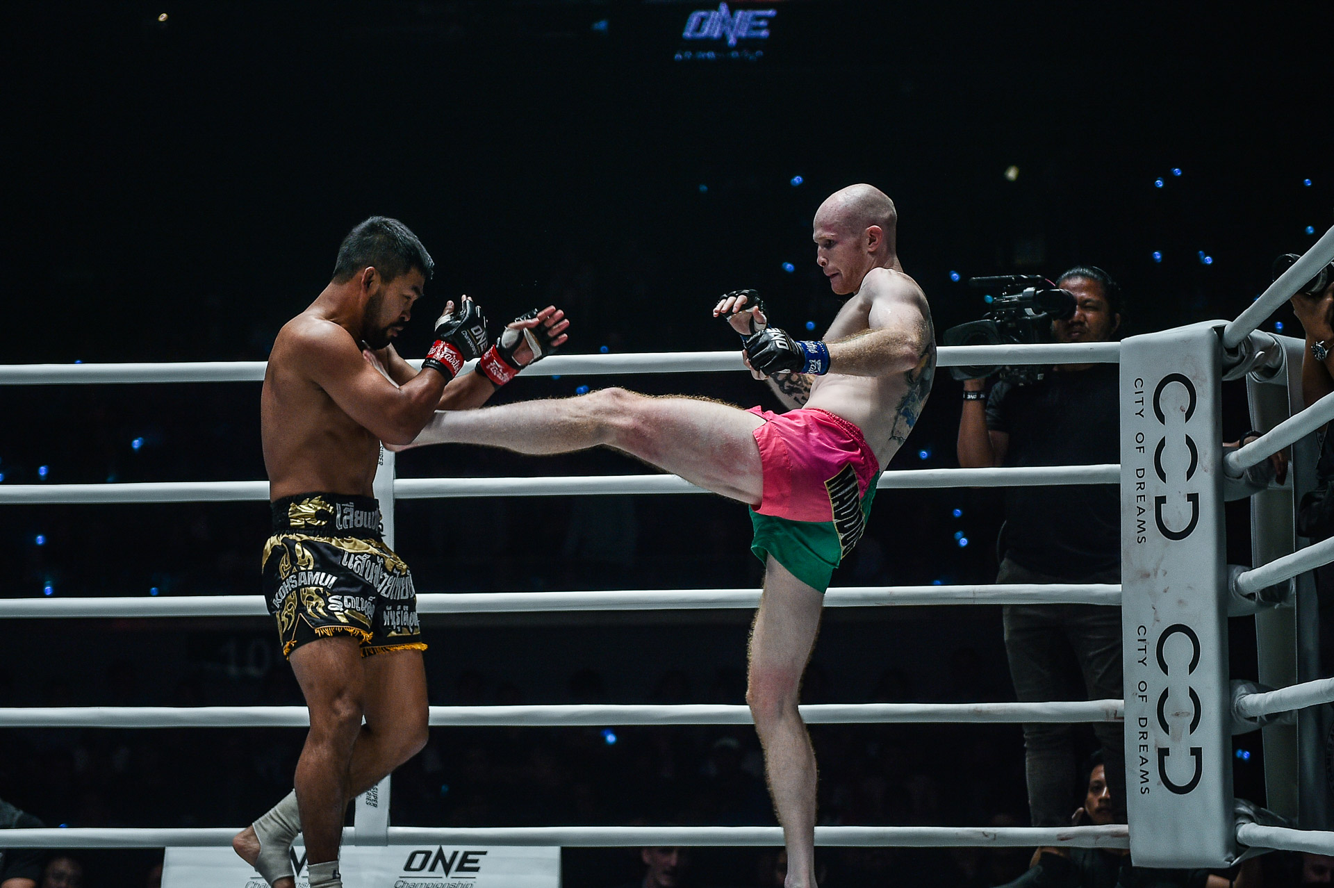 [PHOTOS] Thailand vs UK: Rodlek PK.Saenchaimuaythaigym, Andrew Miller ...