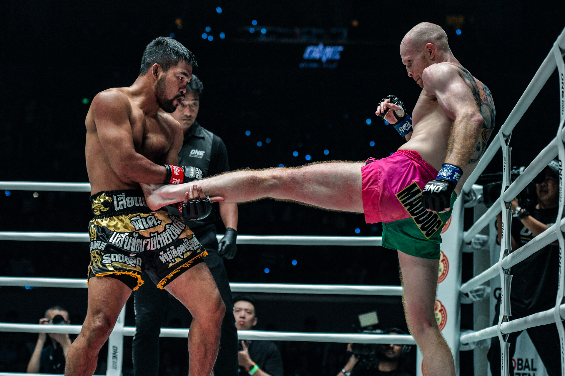 [PHOTOS] Thailand vs UK: Rodlek PK.Saenchaimuaythaigym, Andrew Miller ...
